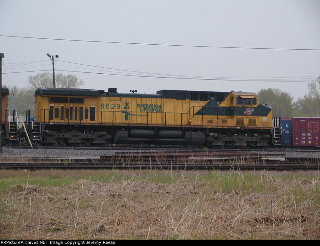 CNW 8829 coal power at NGB Yard